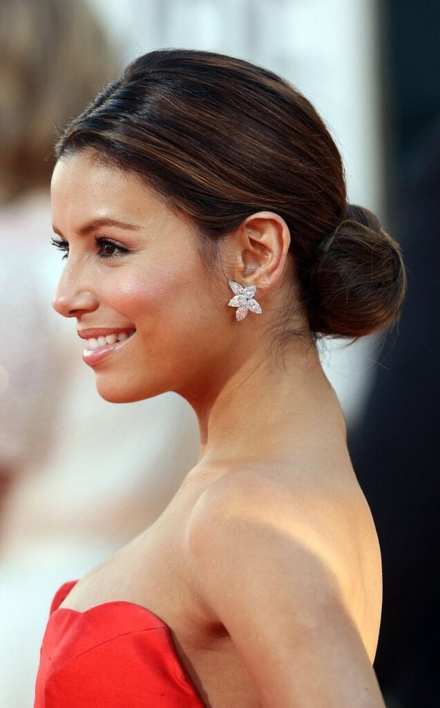 50+ Stunning Classy Clean Bun Hairstyles Ideas – Style Female